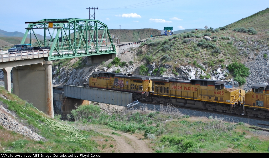 UP 6485 is one of three GE units along the Burnt River